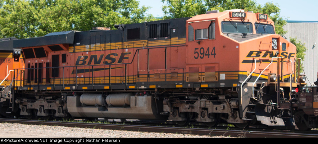 BNSF 5944